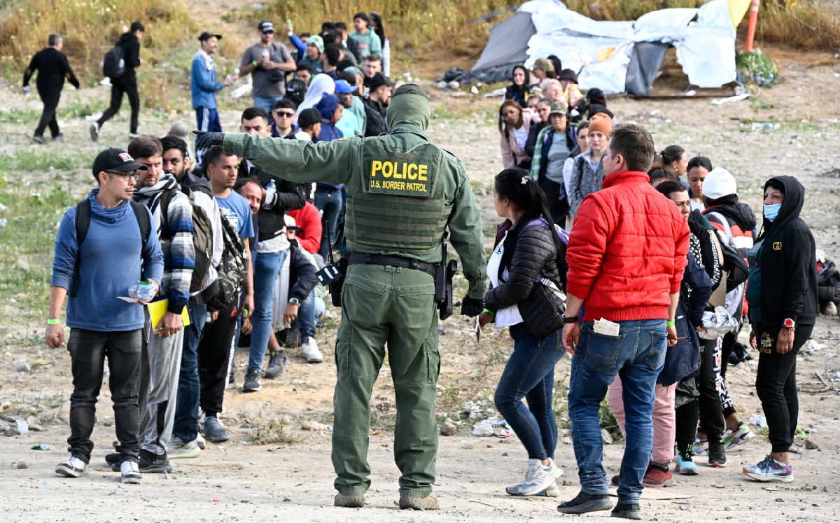 EE. UU. anuncia más recursos para agilizar el proceso de deportación ...