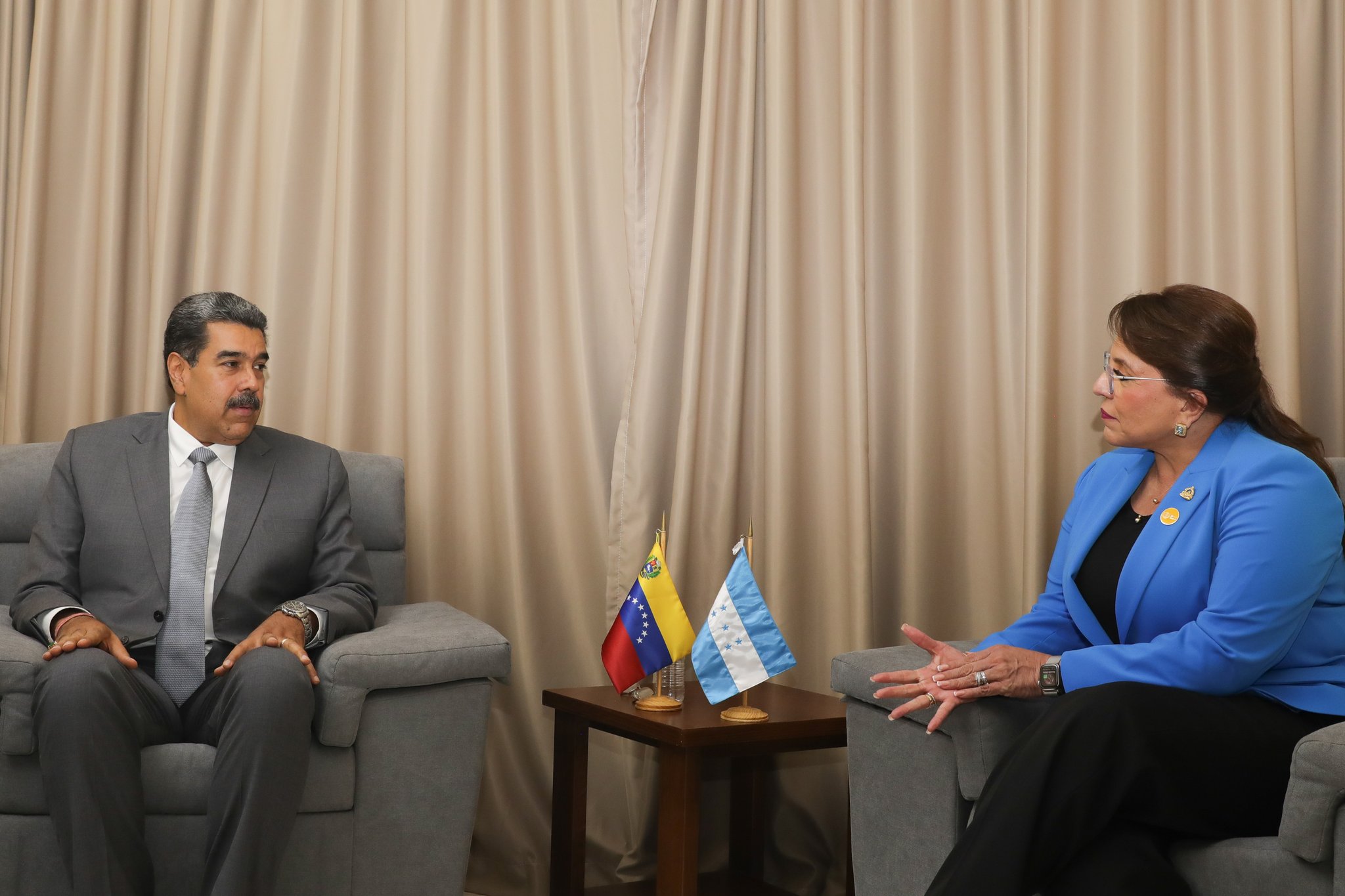 Presidenta de Honduras se reúne con Nicolás Maduro - Extra Digital Honduras Presidenta de Honduras se reúne con Nicolás Maduro - Extra Digital Honduras