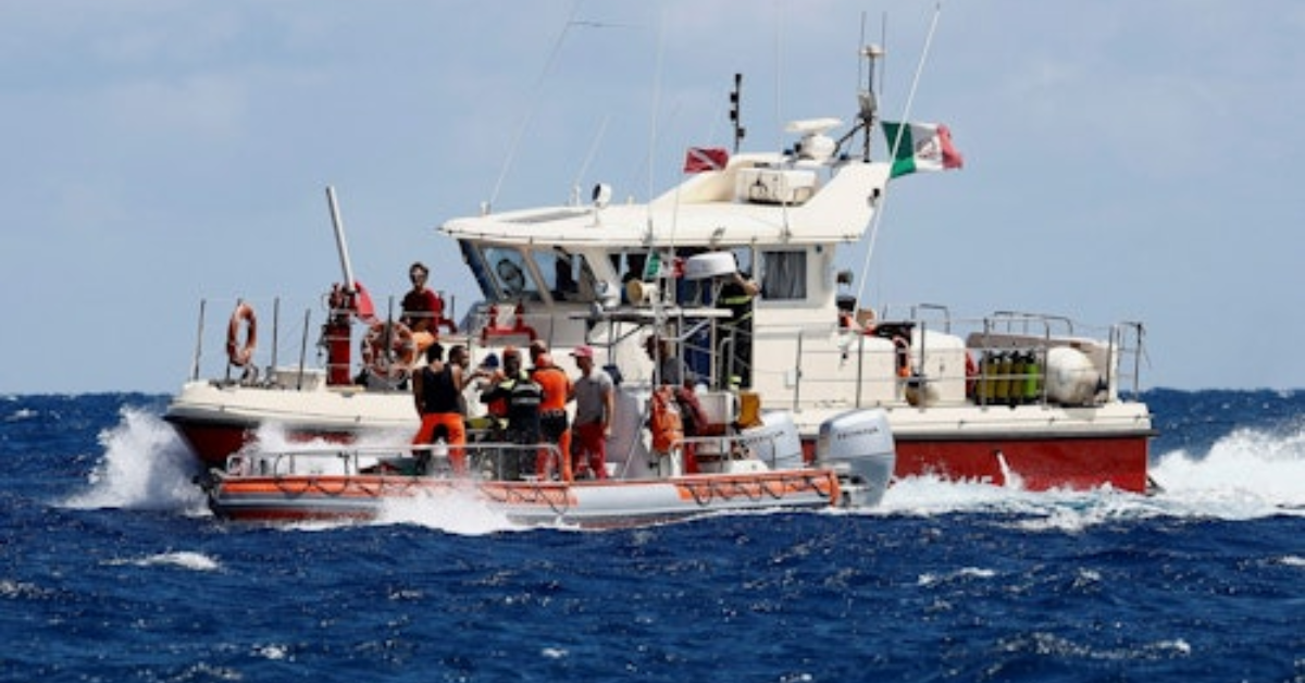 Naufragio del velero "Bayesian" en Italia deja al menos un muerto y ...