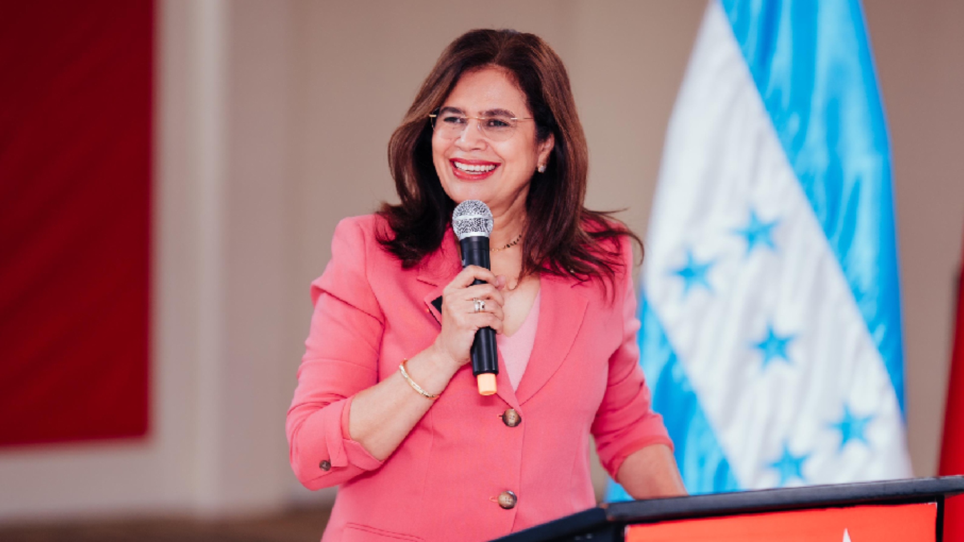 Rixi Moncada renuncia como ministra de Defensa para enfocarse en su ...